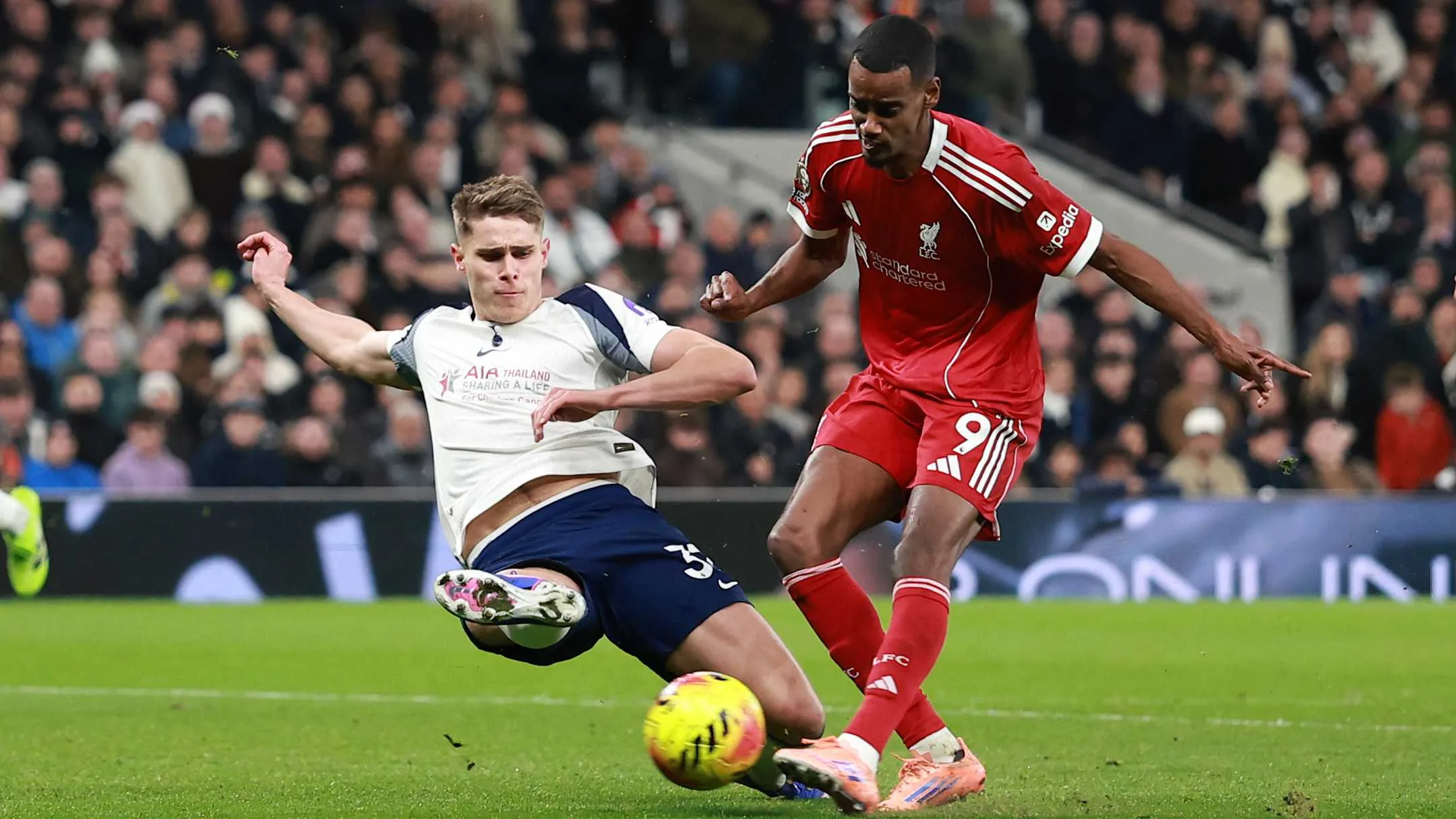 Frank Rejects Slot’s Criticism After Van de Ven Tackle Sidelines Isak ...