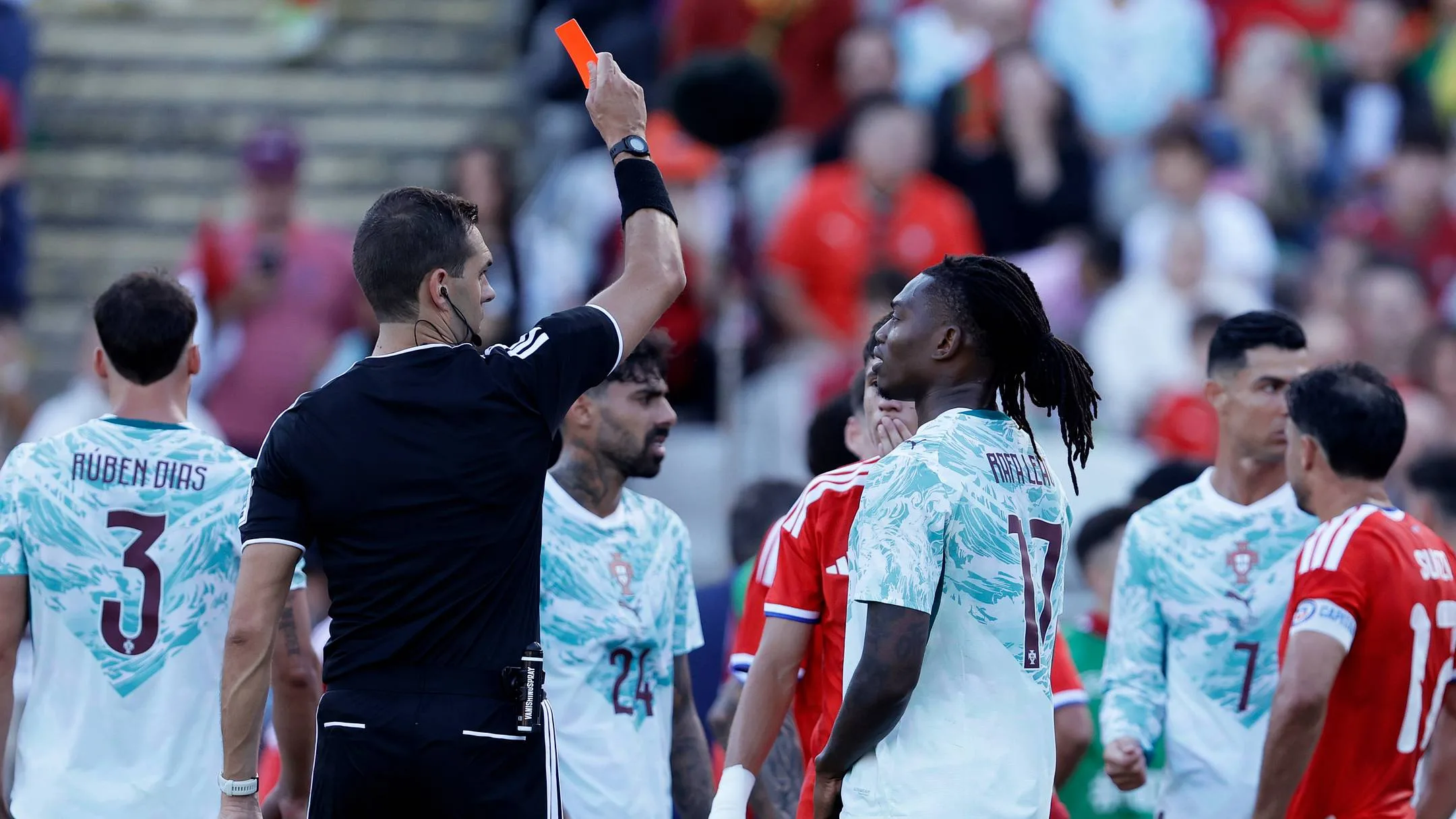 Fernandes: Carrick’s Formation and Personnel Changes Have Turned United ...